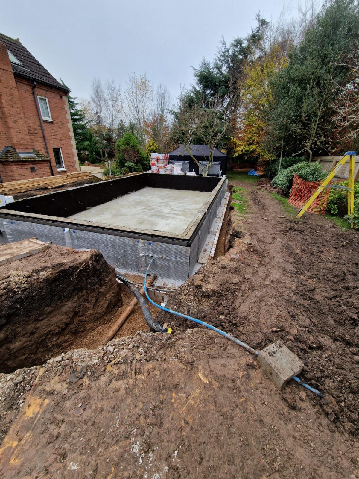Tanking a swimming pool/jacuzzi - Damptec